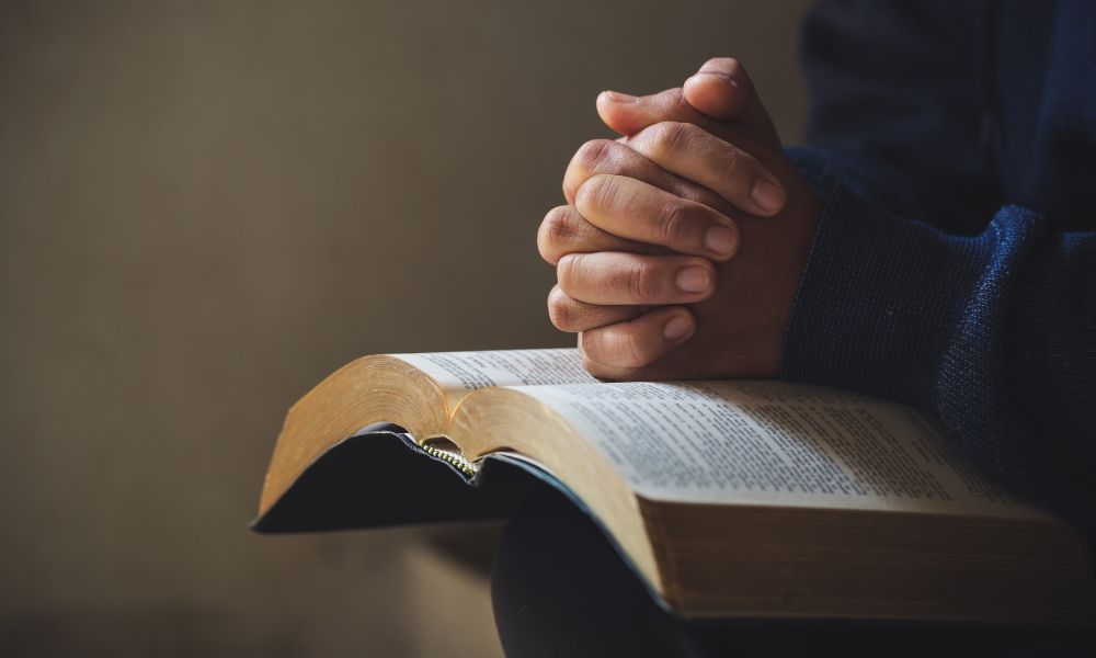 Praying With Bible